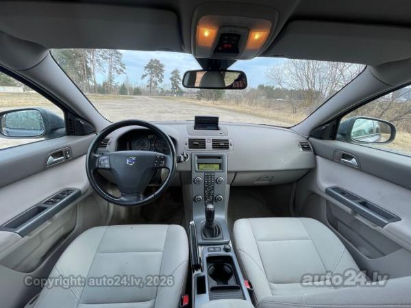 Pelēks Volvo V50 2010 Tallina, ar dzinēja tilpumu 1.60 L un nobraukumu 346 tūkst. km par 2300 €, foto 6 vietnē AUTOMOTO.COM.LV