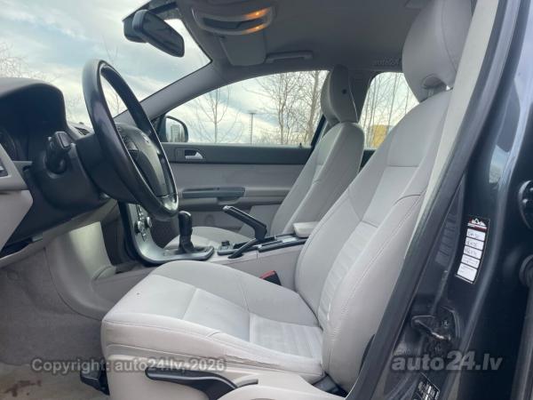 Pelēks Volvo V50 2010 Tallina, ar dzinēja tilpumu 1.60 L un nobraukumu 346 tūkst. km par 2300 €, foto 7 vietnē AUTOMOTO.COM.LV
