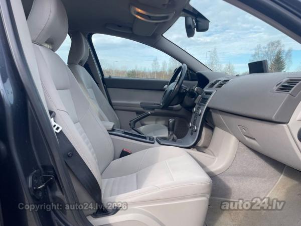 Pelēks Volvo V50 2010 Tallina, ar dzinēja tilpumu 1.60 L un nobraukumu 346 tūkst. km par 2300 €, foto 10 vietnē AUTOMOTO.COM.LV