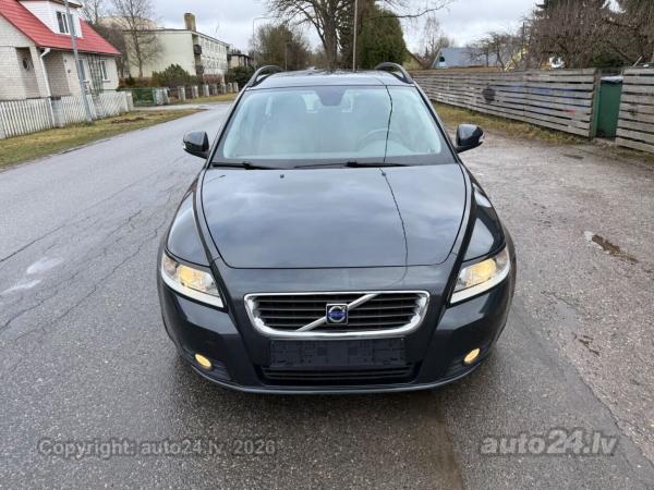 Grey Volvo V50 2010 in Tallinn, with an engine capacity of 1.60 L and mileage of 259 thousand km for 3990 €, photo 7 on AUTOMOTO.COM.LV