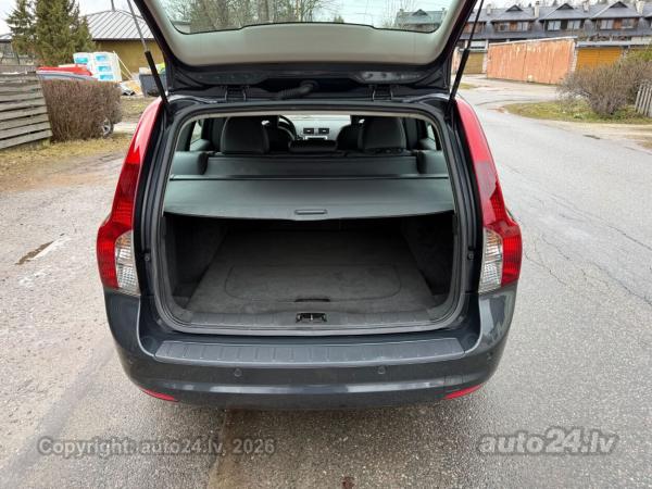 Grey Volvo V50 2010 in Tallinn, with an engine capacity of 1.60 L and mileage of 259 thousand km for 3990 €, photo 8 on AUTOMOTO.COM.LV