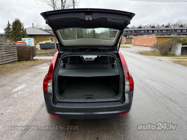 Grey Volvo V50 2010 in Tallinn, with an engine capacity of 1.60 L and mileage of 259 thousand km for 3990 €, photo 9 on AUTOMOTO.COM.LV