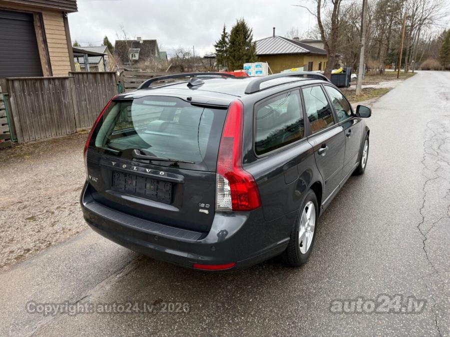 Grey Volvo V50 2010 in Tallinn, with an engine capacity of 1.60 L and mileage of 259 thousand km for 3990 €, photo 13 on AUTOMOTO.COM.LV