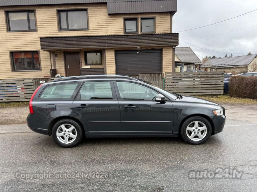 Grey Volvo V50 2010 in Tallinn, with an engine capacity of 1.60 L and mileage of 259 thousand km for 3990 €, photo 16 on AUTOMOTO.COM.LV