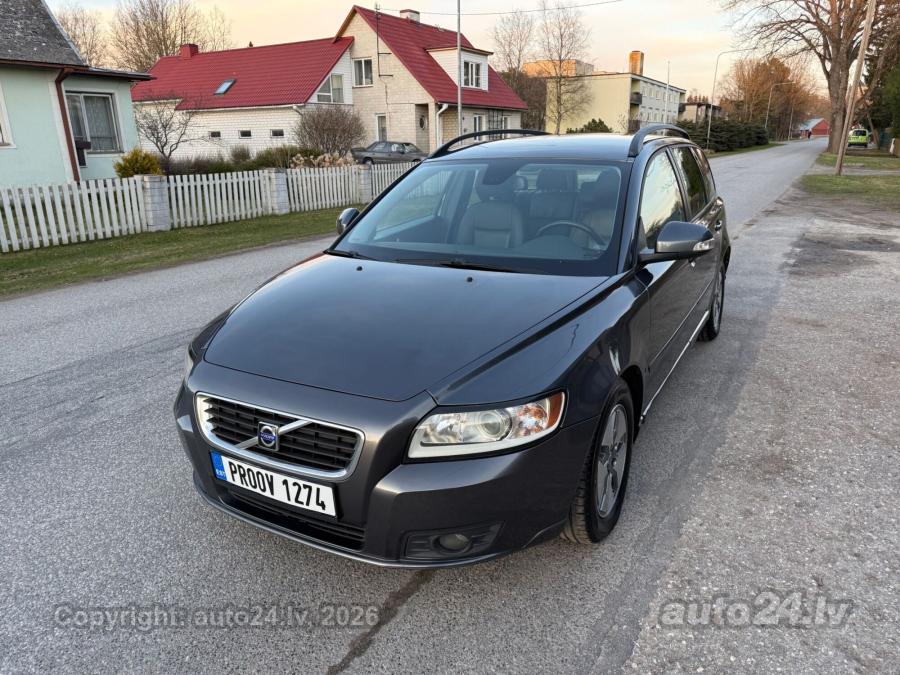 Pelēks Volvo V50 2010 Tallina, ar dzinēja tilpumu 1.60 L un nobraukumu 256 tūkst. km par 4390 €, foto 1 vietnē AUTOMOTO.COM.LV