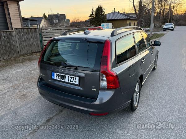 Grey Volvo V50 2010 in Tallinn, with an engine capacity of 1.60 L and mileage of 256 thousand km for 4390 €, photo 2 on AUTOMOTO.COM.LV