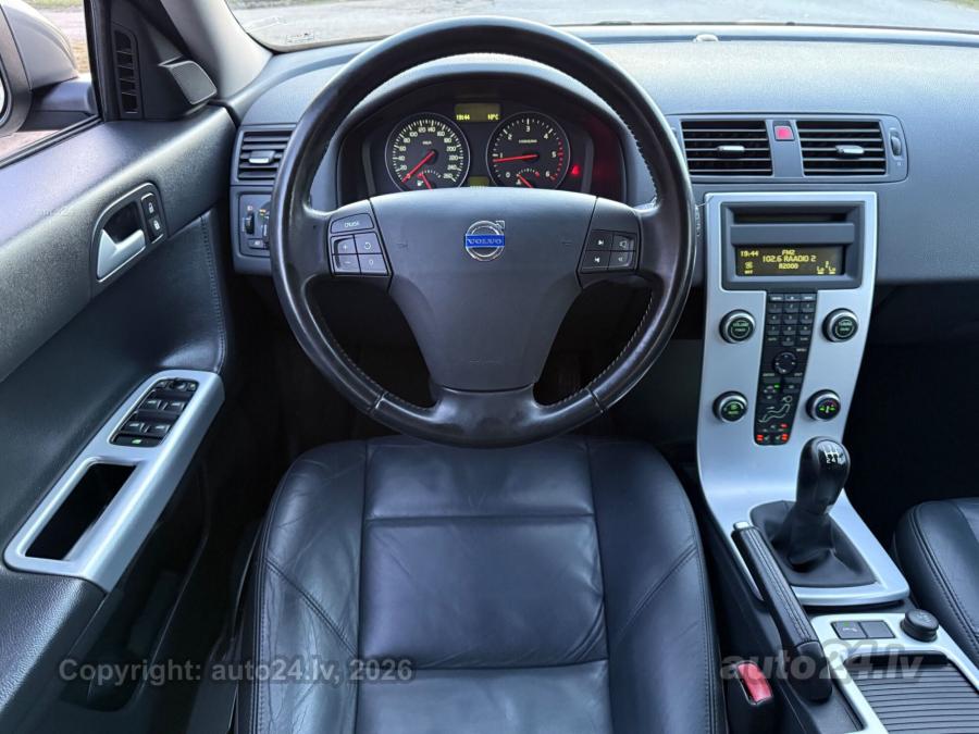 Pelēks Volvo V50 2010 Tallina, ar dzinēja tilpumu 1.60 L un nobraukumu 256 tūkst. km par 4390 €, foto 5 vietnē AUTOMOTO.COM.LV