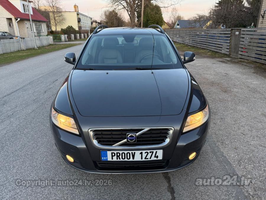 Pelēks Volvo V50 2010 Tallina, ar dzinēja tilpumu 1.60 L un nobraukumu 256 tūkst. km par 4390 €, foto 8 vietnē AUTOMOTO.COM.LV