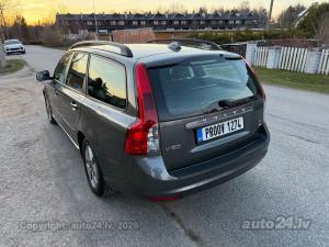 Pelēks Volvo V50 2010 Tallina, ar dzinēja tilpumu 1.60 L un nobraukumu 256 tūkst. km par 4390 €, foto 12 vietnē AUTOMOTO.COM.LV