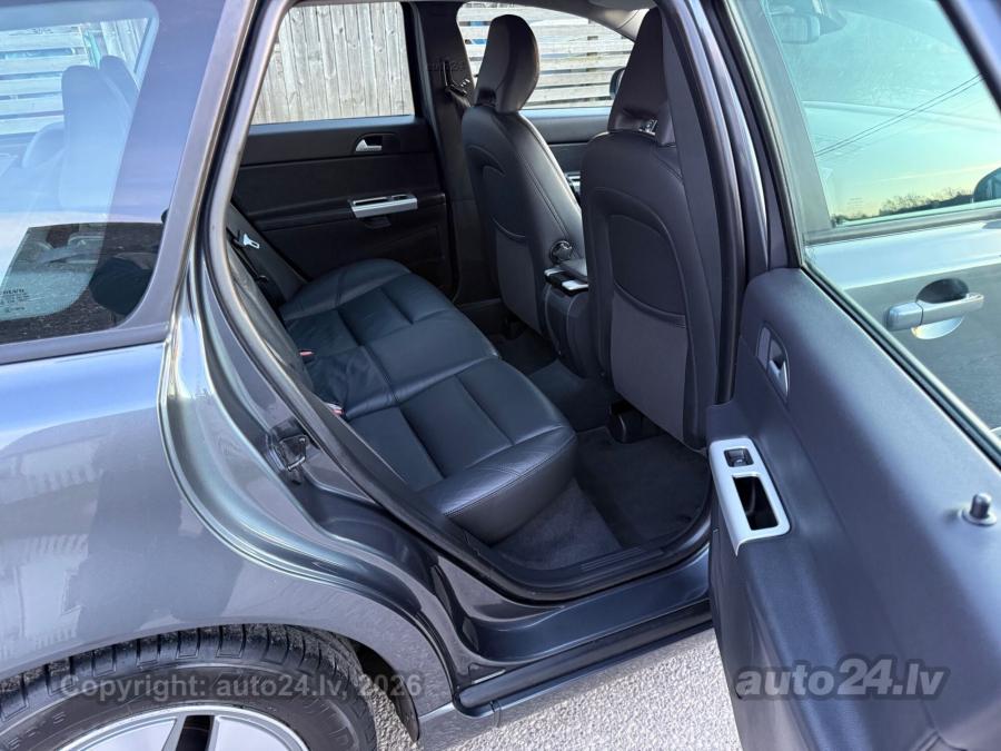 Pelēks Volvo V50 2010 Tallina, ar dzinēja tilpumu 1.60 L un nobraukumu 256 tūkst. km par 4390 €, foto 14 vietnē AUTOMOTO.COM.LV