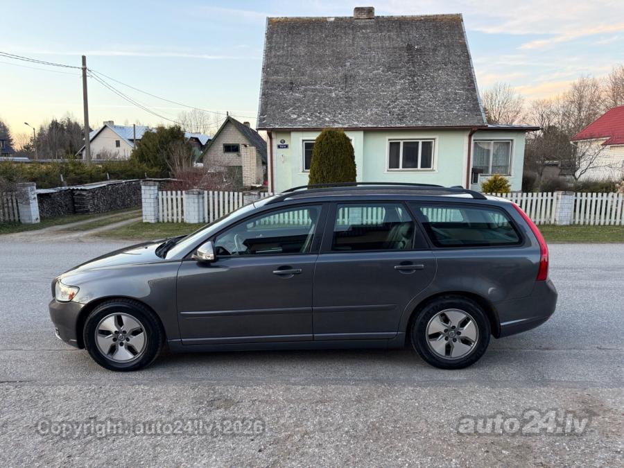Pelēks Volvo V50 2010 Tallina, ar dzinēja tilpumu 1.60 L un nobraukumu 256 tūkst. km par 4390 €, foto 15 vietnē AUTOMOTO.COM.LV