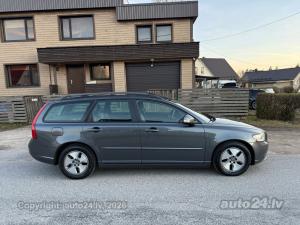 Pelēks Volvo V50 2010 Tallina, ar dzinēja tilpumu 1.60 L un nobraukumu 256 tūkst. km par 4390 €, foto 16 vietnē AUTOMOTO.COM.LV