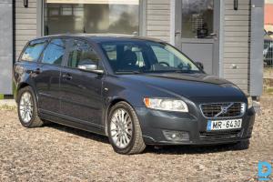 Pelēks Volvo V50 2010 Liepāja, ar dzinēja tilpumu 1.60 L un nobraukumu 380 tūkst. km par 3500 €, foto  vietnē AUTOMOTO.COM.LV
