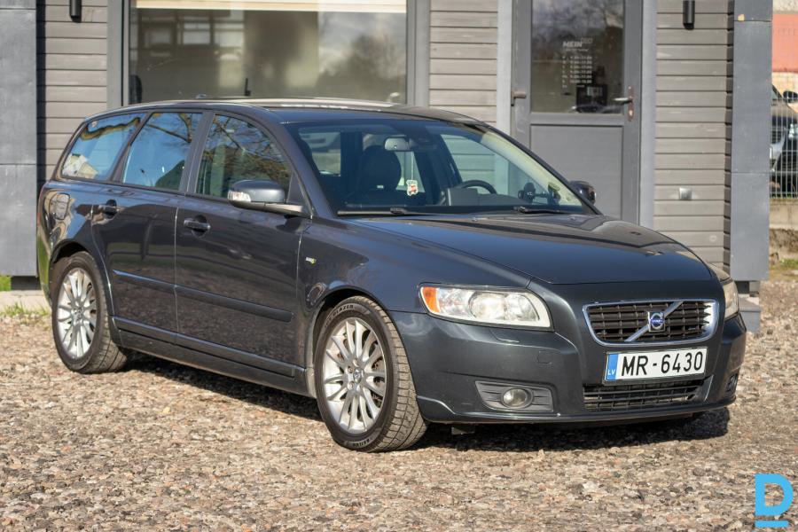Pelēks Volvo V50 2010 Liepāja, ar dzinēja tilpumu 1.60 L un nobraukumu 380 tūkst. km par 3500 €, foto 1 vietnē AUTOMOTO.COM.LV