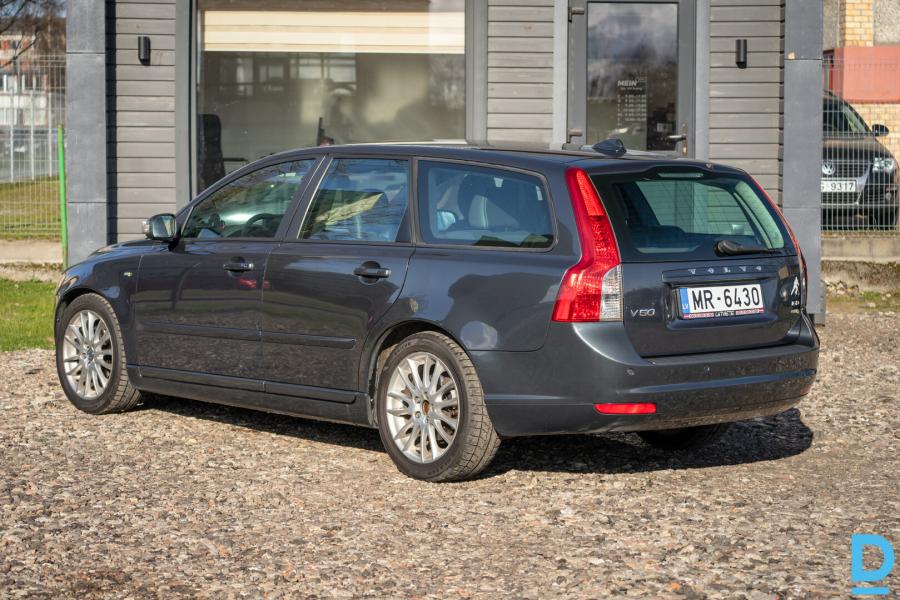 Pelēks Volvo V50 2010 Liepāja, ar dzinēja tilpumu 1.60 L un nobraukumu 380 tūkst. km par 3500 €, foto 4 vietnē AUTOMOTO.COM.LV