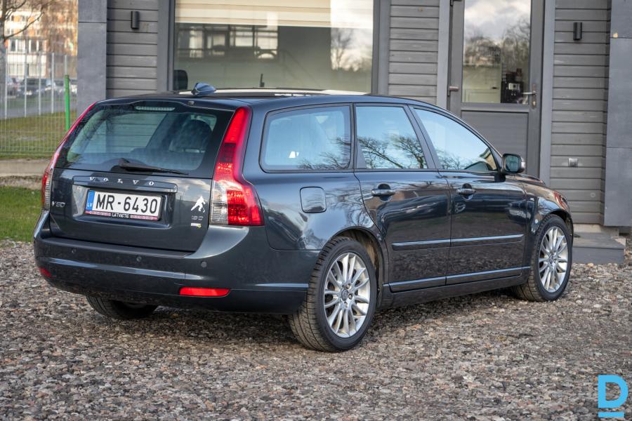 Pelēks Volvo V50 2010 Liepāja, ar dzinēja tilpumu 1.60 L un nobraukumu 380 tūkst. km par 3500 €, foto 5 vietnē AUTOMOTO.COM.LV