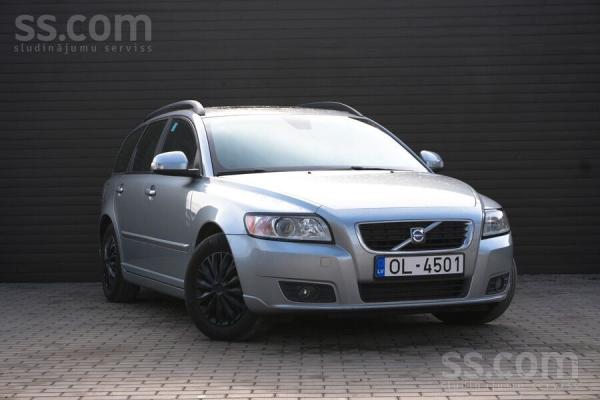 Pelēks Volvo V50 2010 Rīga, ar dzinēja tilpumu 1.60 L un nobraukumu 279 tūkst. km par 4690 €, foto 2 vietnē AUTOMOTO.COM.LV