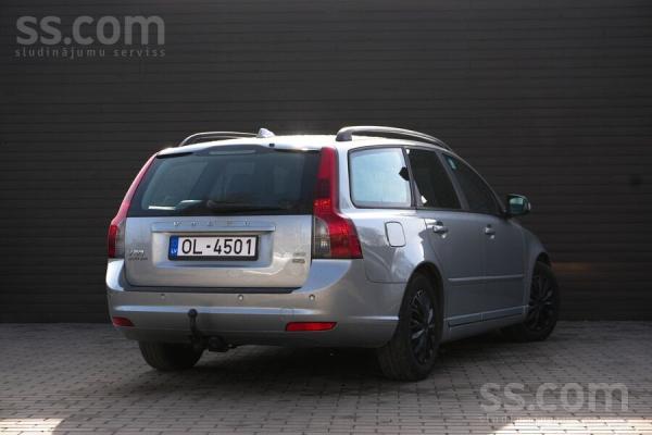 Pelēks Volvo V50 2010 Rīga, ar dzinēja tilpumu 1.60 L un nobraukumu 279 tūkst. km par 4690 €, foto 3 vietnē AUTOMOTO.COM.LV