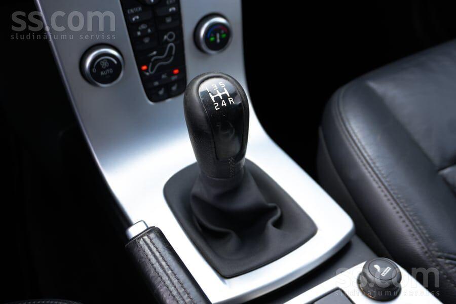 Pelēks Volvo V50 2010 Rīga, ar dzinēja tilpumu 1.60 L un nobraukumu 279 tūkst. km par 4690 €, foto 7 vietnē AUTOMOTO.COM.LV