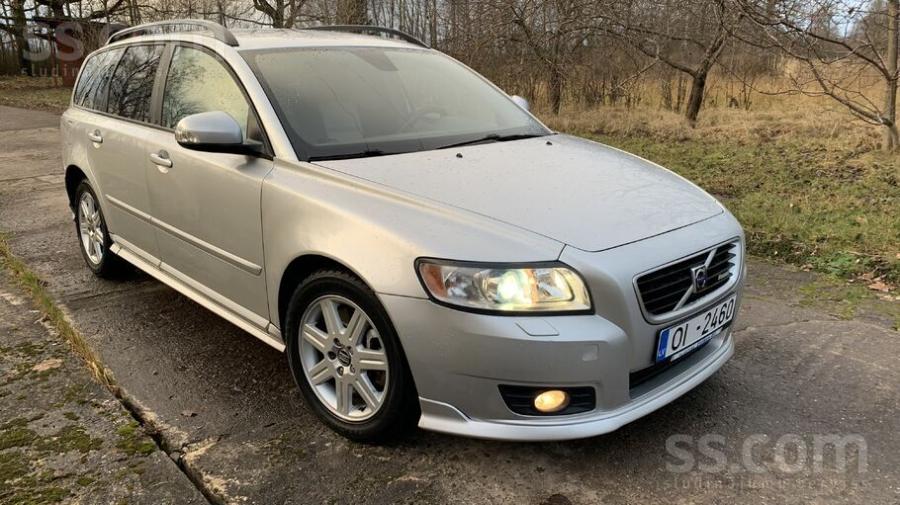 Pelēks Volvo V50 2010 Talsi, ar dzinēja tilpumu 2.00 L un nobraukumu 0 tūkst. km par 2999 €, foto 1 vietnē AUTOMOTO.COM.LV