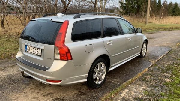 Grey Volvo V50 2010 in Talsi, with an engine capacity of 2.00 L and mileage of 0 thousand km for 2999 €, photo 3 on AUTOMOTO.COM.LV