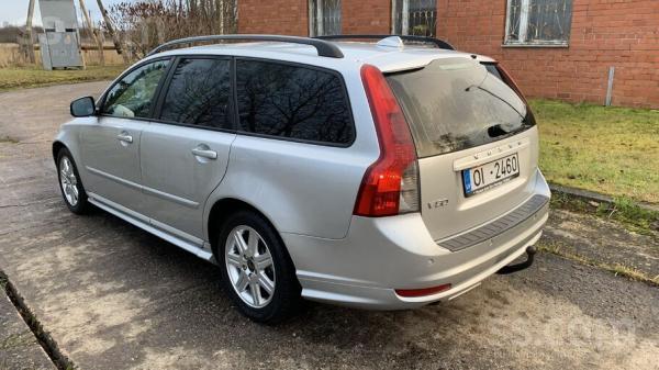 Grey Volvo V50 2010 in Talsi, with an engine capacity of 2.00 L and mileage of 0 thousand km for 2999 €, photo 4 on AUTOMOTO.COM.LV