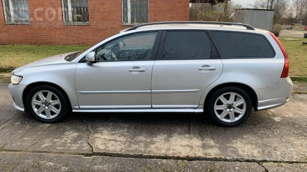 Grey Volvo V50 2010 in Talsi, with an engine capacity of 2.00 L and mileage of 0 thousand km for 2999 €, photo 5 on AUTOMOTO.COM.LV