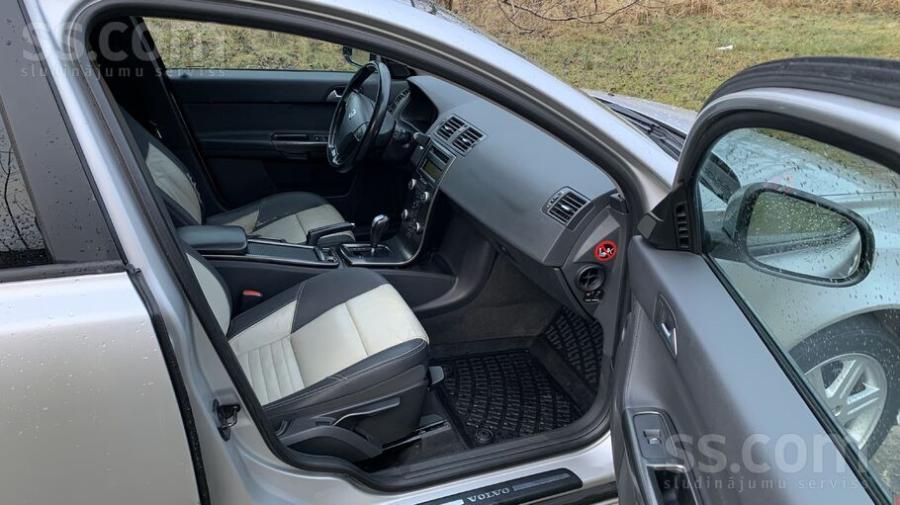 Pelēks Volvo V50 2010 Talsi, ar dzinēja tilpumu 2.00 L un nobraukumu 0 tūkst. km par 2999 €, foto 8 vietnē AUTOMOTO.COM.LV