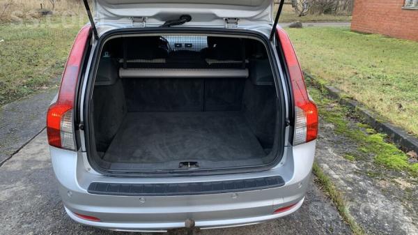 Grey Volvo V50 2010 in Talsi, with an engine capacity of 2.00 L and mileage of 0 thousand km for 2999 €, photo 9 on AUTOMOTO.COM.LV