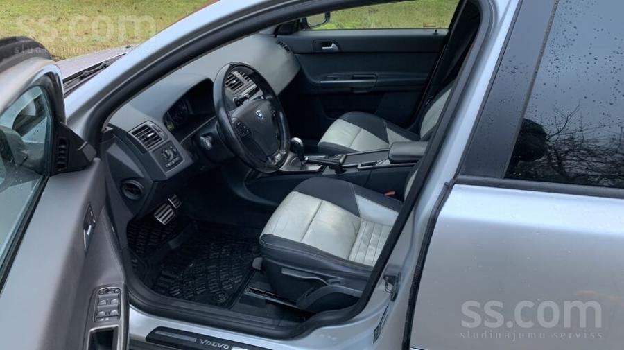 Pelēks Volvo V50 2010 Talsi, ar dzinēja tilpumu 2.00 L un nobraukumu 0 tūkst. km par 2999 €, foto 13 vietnē AUTOMOTO.COM.LV