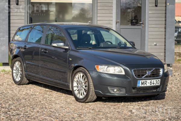 Pelēks Volvo V50 2010 Liepāja, ar dzinēja tilpumu 1.60 L un nobraukumu 380 tūkst. km par 3300 €, foto 1 vietnē AUTOMOTO.COM.LV