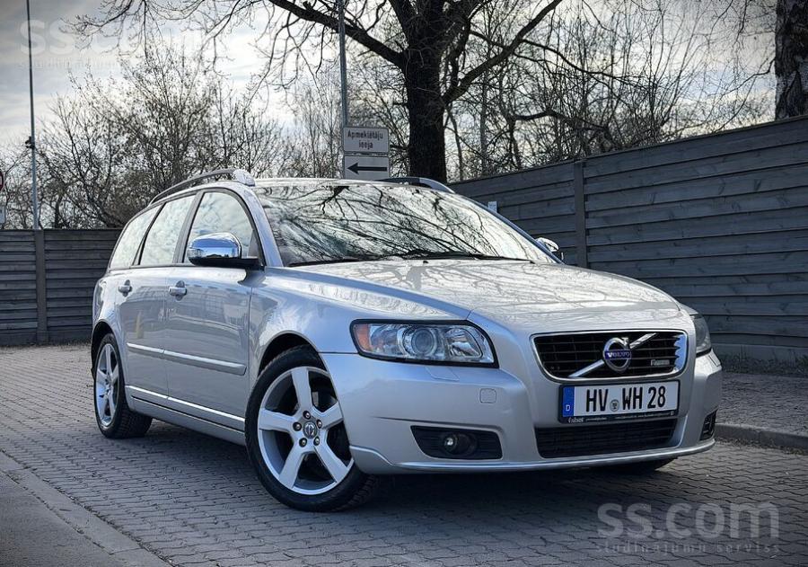 Серый Вольво В50 2010 в Елгава, объемом двигателя 1.60 л и пробегом 0 тыс. км за 4399 €, фото 3 на AUTOMOTO.COM.LV