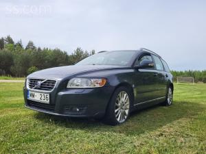 Pelēks Volvo V50 2010 Rīga, ar dzinēja tilpumu 1.60 L un nobraukumu 258 tūkst. km par 4000 €, foto  vietnē AUTOMOTO.COM.LV
