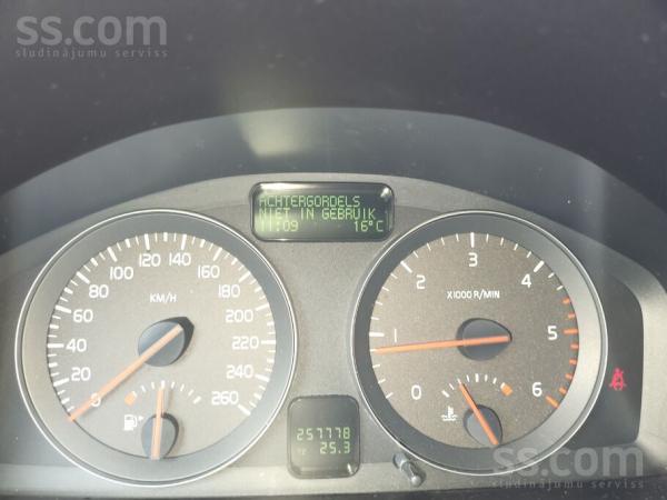 Pelēks Volvo V50 2010 Rīga, ar dzinēja tilpumu 1.60 L un nobraukumu 258 tūkst. km par 4000 €, foto 4 vietnē AUTOMOTO.COM.LV