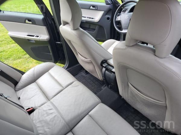 Pelēks Volvo V50 2010 Rīga, ar dzinēja tilpumu 1.60 L un nobraukumu 258 tūkst. km par 4000 €, foto 5 vietnē AUTOMOTO.COM.LV