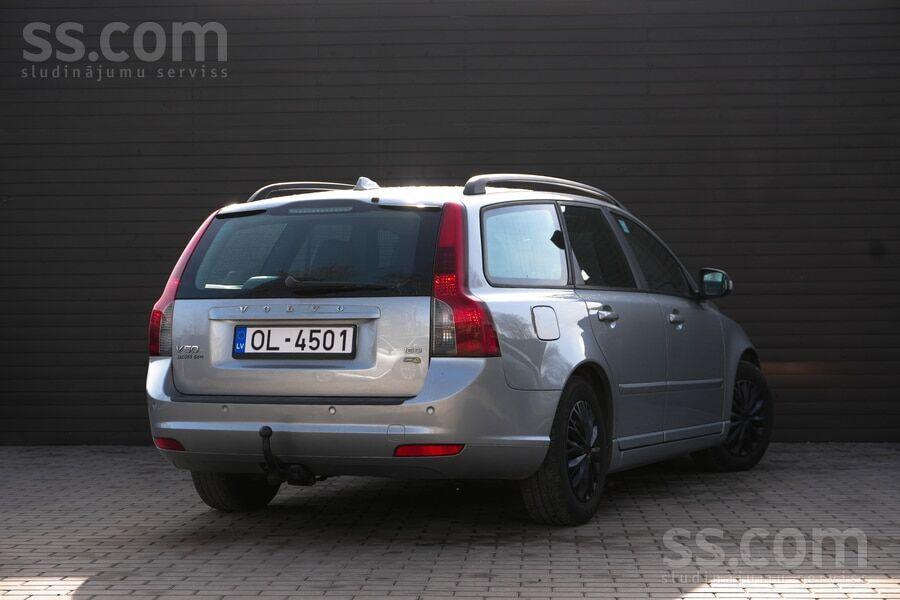 Grey Volvo V50 2010 in Riga, with an engine capacity of 1.60 L and mileage of 279 thousand km for 4690 €, photo 4 on AUTOMOTO.COM.LV