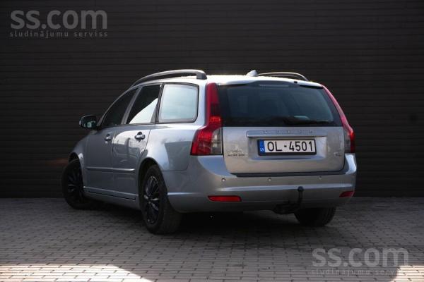 Pelēks Volvo V50 2010 Rīga, ar dzinēja tilpumu 1.60 L un nobraukumu 279 tūkst. km par 4690 €, foto 4 vietnē AUTOMOTO.COM.LV