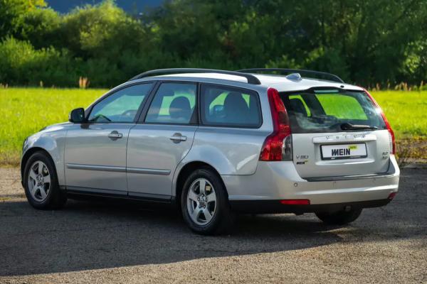 Grey Volvo V50 2010 in Liepaja, with an engine capacity of 1.60 L and mileage of 290 thousand km for 4300 €, photo 2 on AUTOMOTO.COM.LV