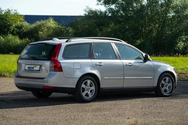Grey Volvo V50 2010 in Liepaja, with an engine capacity of 1.60 L and mileage of 290 thousand km for 4300 €, photo 4 on AUTOMOTO.COM.LV