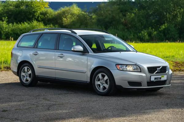 Grey Volvo V50 2010 in Liepaja, with an engine capacity of 1.60 L and mileage of 290 thousand km for 4300 €, photo 5 on AUTOMOTO.COM.LV