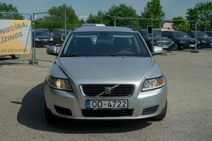 Grey Volvo V50 2010 in Riga, with an engine capacity of 1.60 L and mileage of 290 thousand km for 4300 €, photo 3 on AUTOMOTO.COM.LV