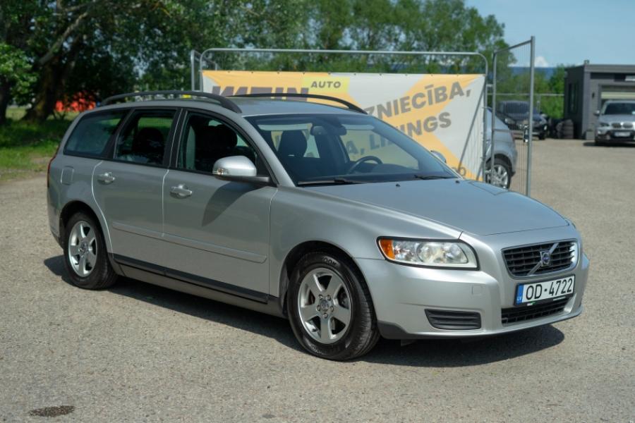 Grey Volvo V50 2010 in Riga, with an engine capacity of 1.60 L and mileage of 290 thousand km for 4300 €, photo 4 on AUTOMOTO.COM.LV