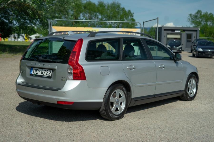 Grey Volvo V50 2010 in Riga, with an engine capacity of 1.60 L and mileage of 290 thousand km for 4300 €, photo 5 on AUTOMOTO.COM.LV