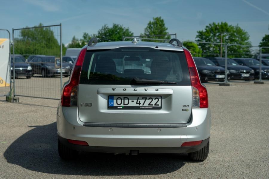 Grey Volvo V50 2010 in Riga, with an engine capacity of 1.60 L and mileage of 290 thousand km for 4300 €, photo 6 on AUTOMOTO.COM.LV