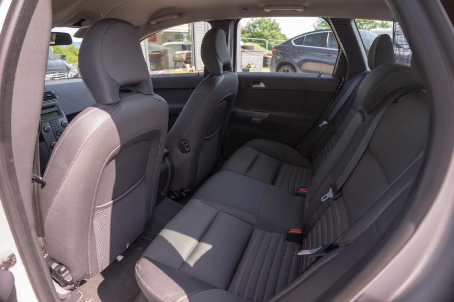 Grey Volvo V50 2010 in Riga, with an engine capacity of 1.60 L and mileage of 290 thousand km for 4300 €, photo 10 on AUTOMOTO.COM.LV
