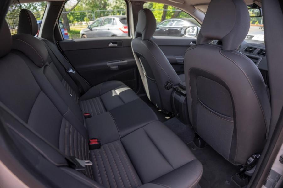Grey Volvo V50 2010 in Riga, with an engine capacity of 1.60 L and mileage of 290 thousand km for 4300 €, photo 12 on AUTOMOTO.COM.LV