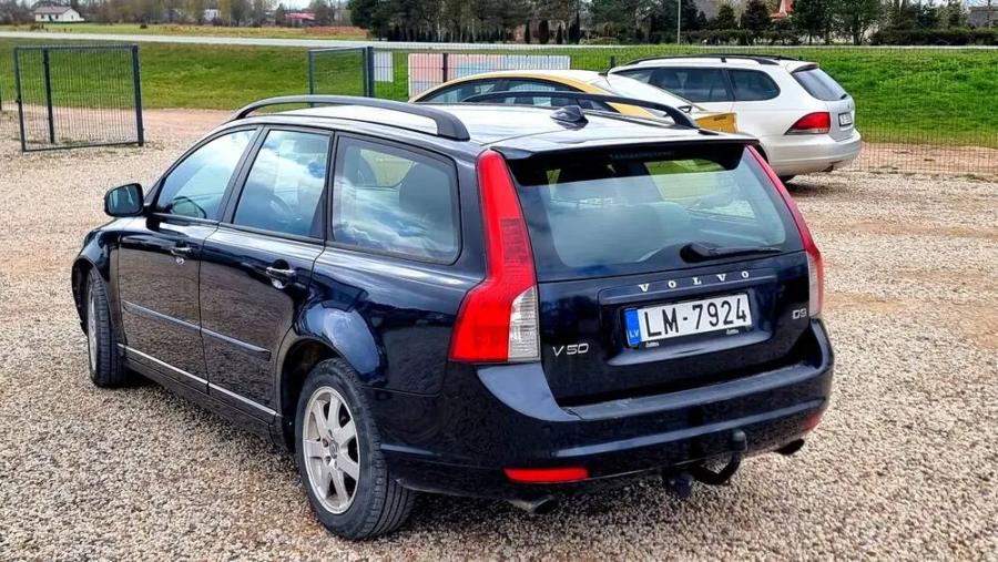 Grey Volvo V50 2010 in Cesis, with an engine capacity of 2.00 L and mileage of 359 thousand km for 2650 €, photo 8 on AUTOMOTO.COM.LV