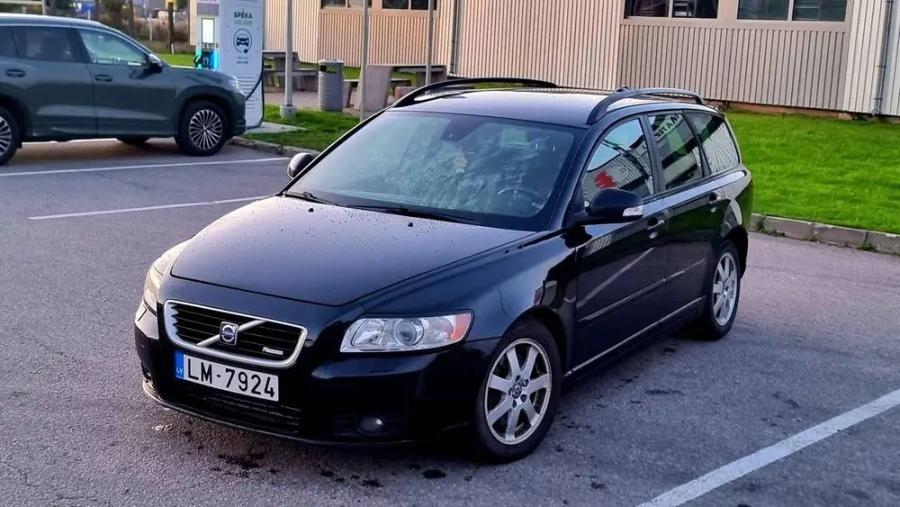 Grey Volvo V50 2010 in Cesis, with an engine capacity of 2.00 L and mileage of 359 thousand km for 2650 €, photo 21 on AUTOMOTO.COM.LV