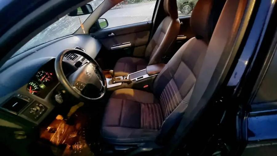 Grey Volvo V50 2010 in Cesis, with an engine capacity of 2.00 L and mileage of 359 thousand km for 2650 €, photo 25 on AUTOMOTO.COM.LV