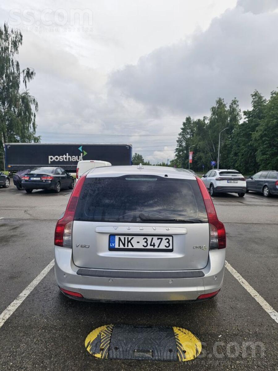Pelēks Volvo V50 2010 Rīga, ar dzinēja tilpumu 1.60 L un nobraukumu 327 tūkst. km par 2200 €, foto 4 vietnē AUTOMOTO.COM.LV